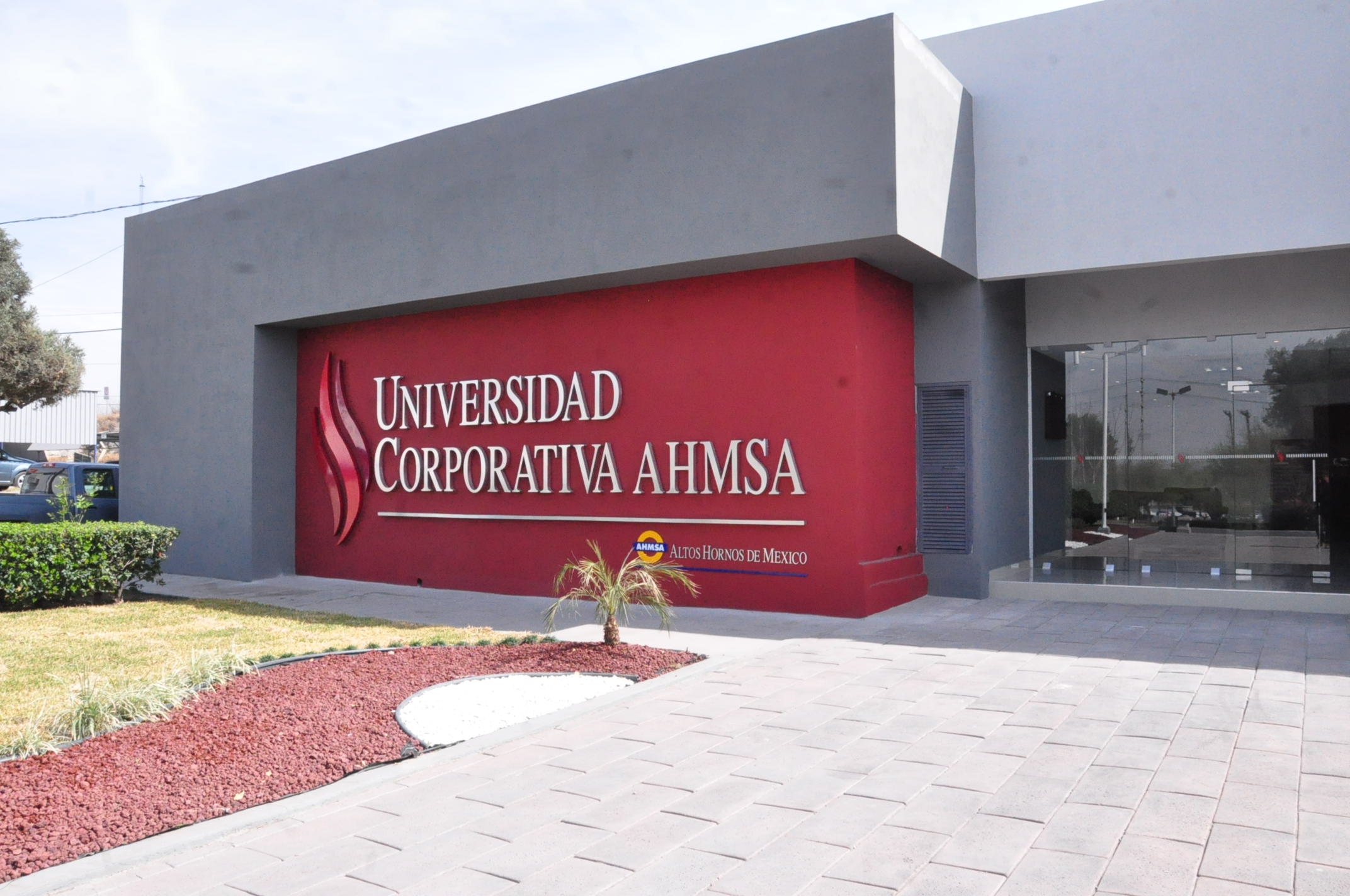 Abre AHMSA su universidad