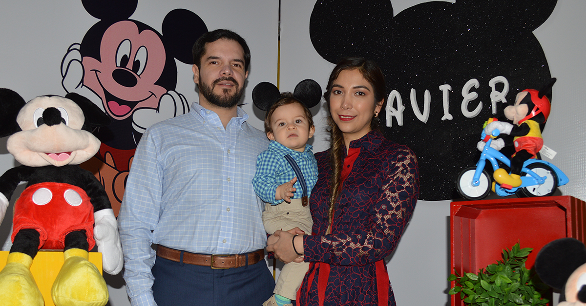 Javier Vladimir Ramírez celebra al estilo de Mickey Mouse