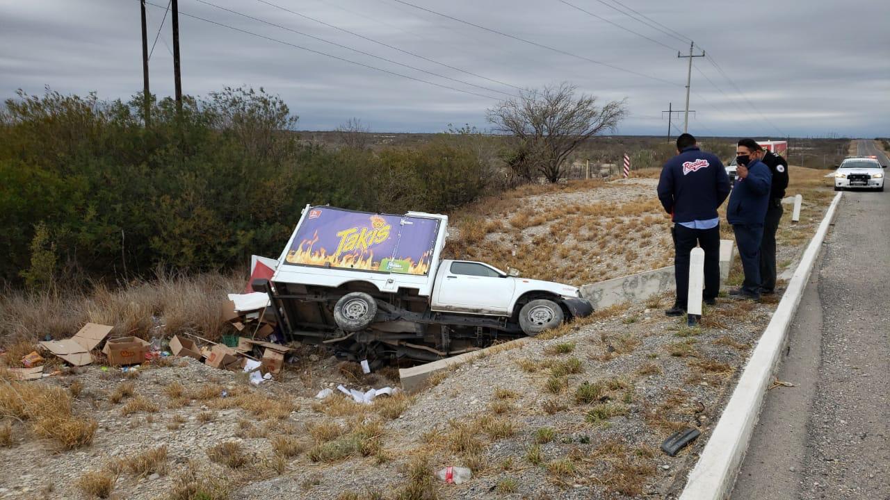 Vuelca camioneta de Barcel