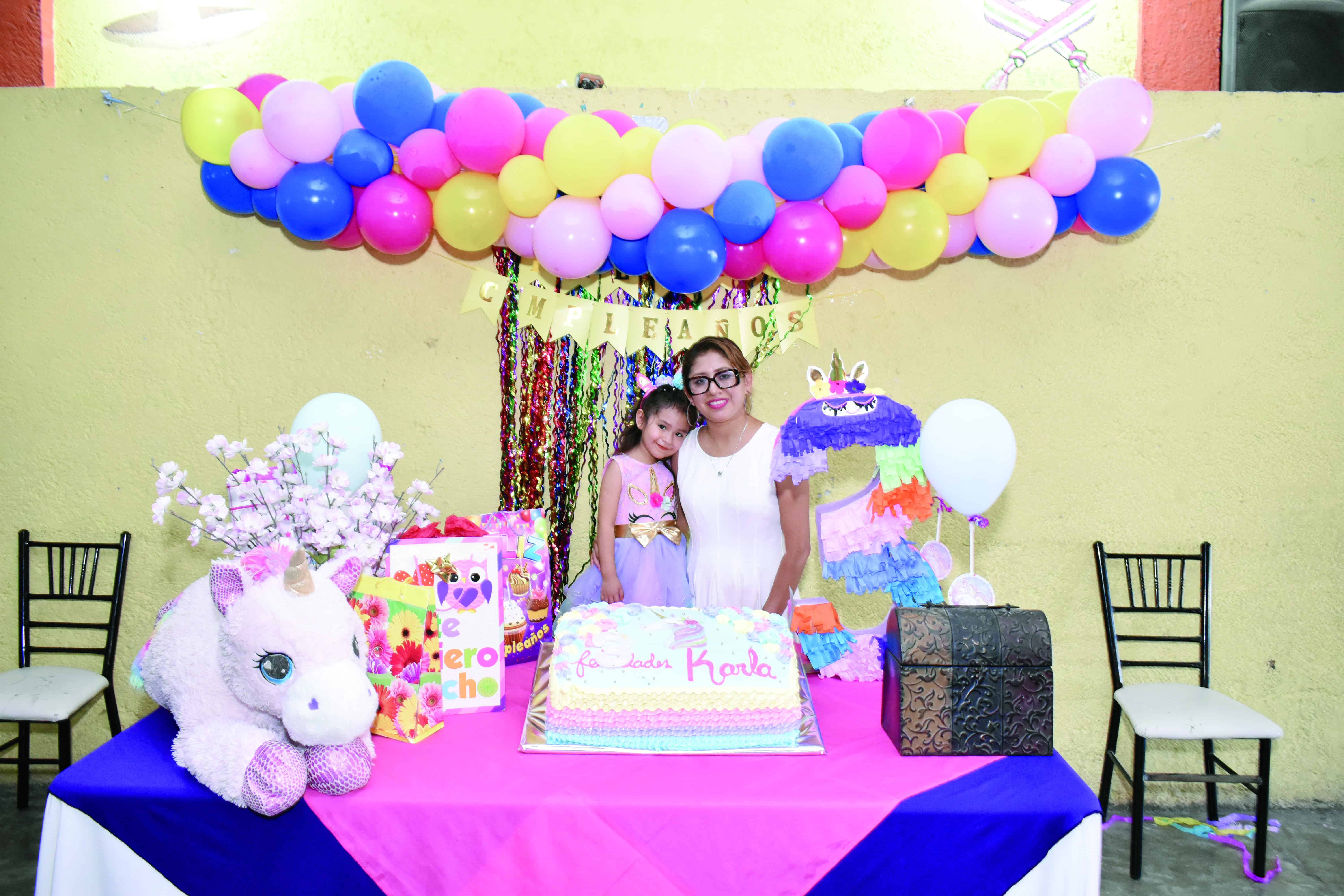 Un rico pastel para Karla Yareli