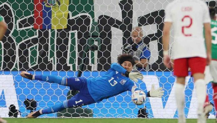 Atajada de Memo Ochoa es la primer penal parado por México desde 1930