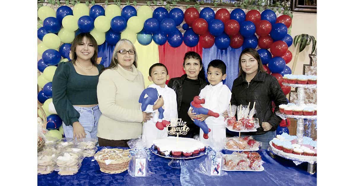 Celebran bautizo y cumpleaños a Dominic y Donovan