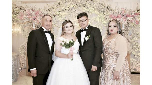Nancy y Lui8s Mario son marido y mujer