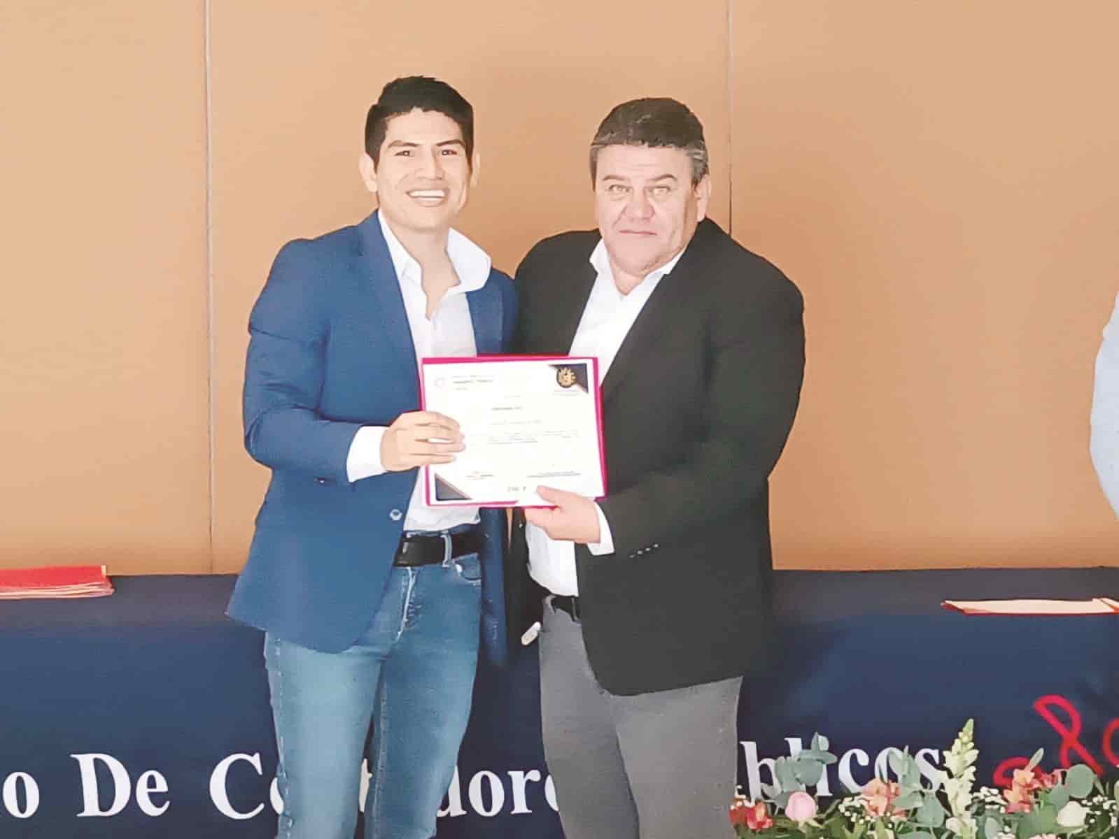 Cumplen capacitación Contadores Públicos