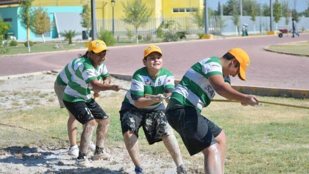 Disfrutan niños de rally deportivo
