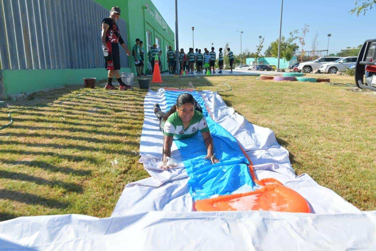 Disfrutan niños de rally deportivo