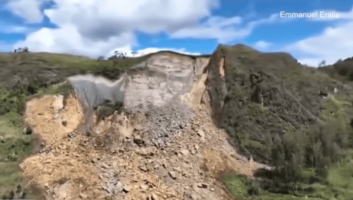 Alud en Papúa Nueva Guinea entierra 2 mil personas vivas