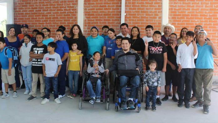 Vivir al Máximo: Ing. Raúl Arteaga Inspira a Estudiantes