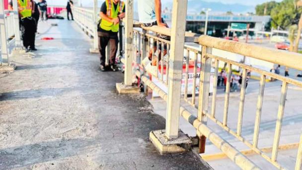 Persona rescatada en puente peatonal por Cuerpo Bomberos Sal