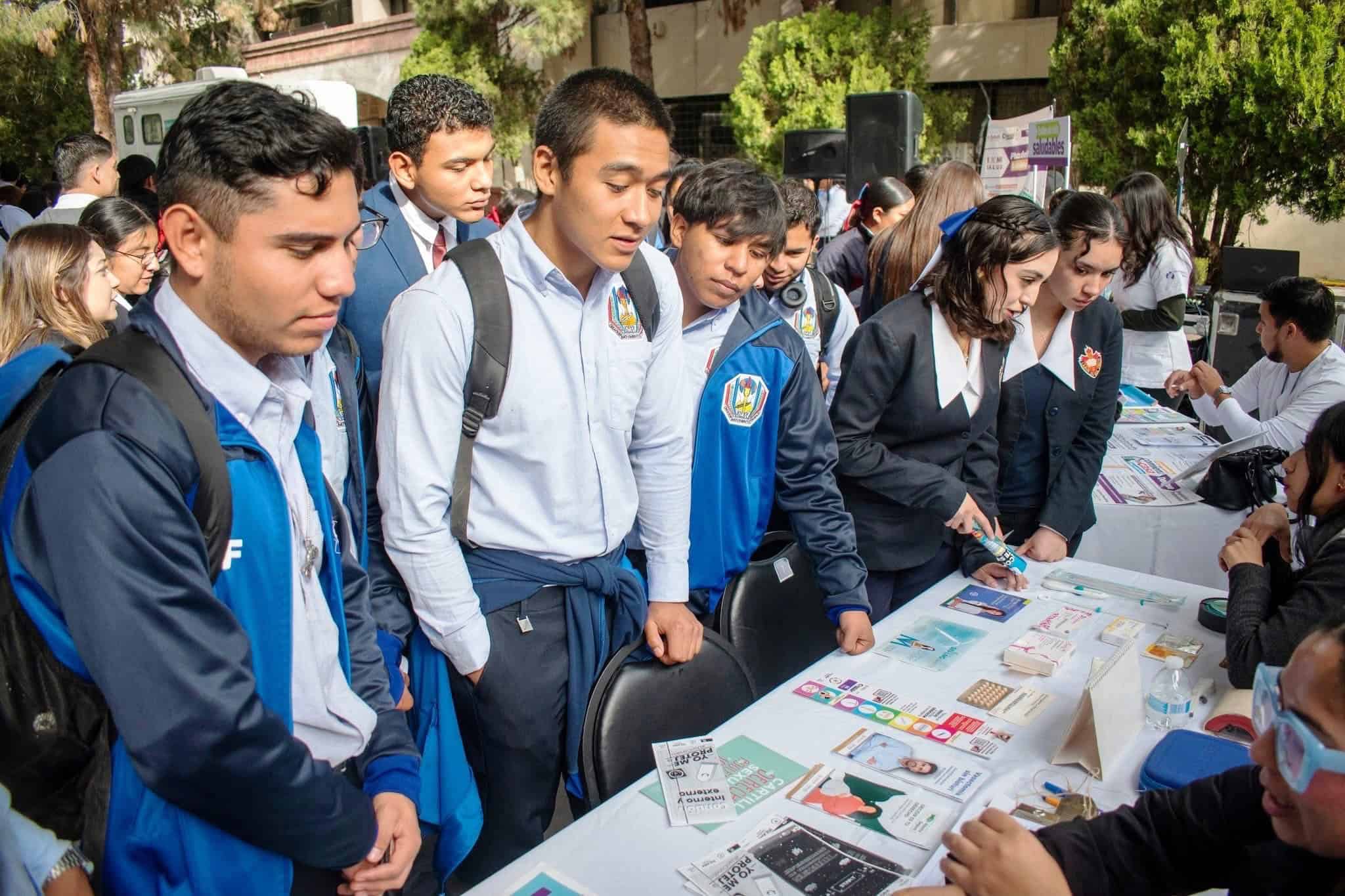 Coahuila fortalece apoyos a juventudes con súper becas y Con