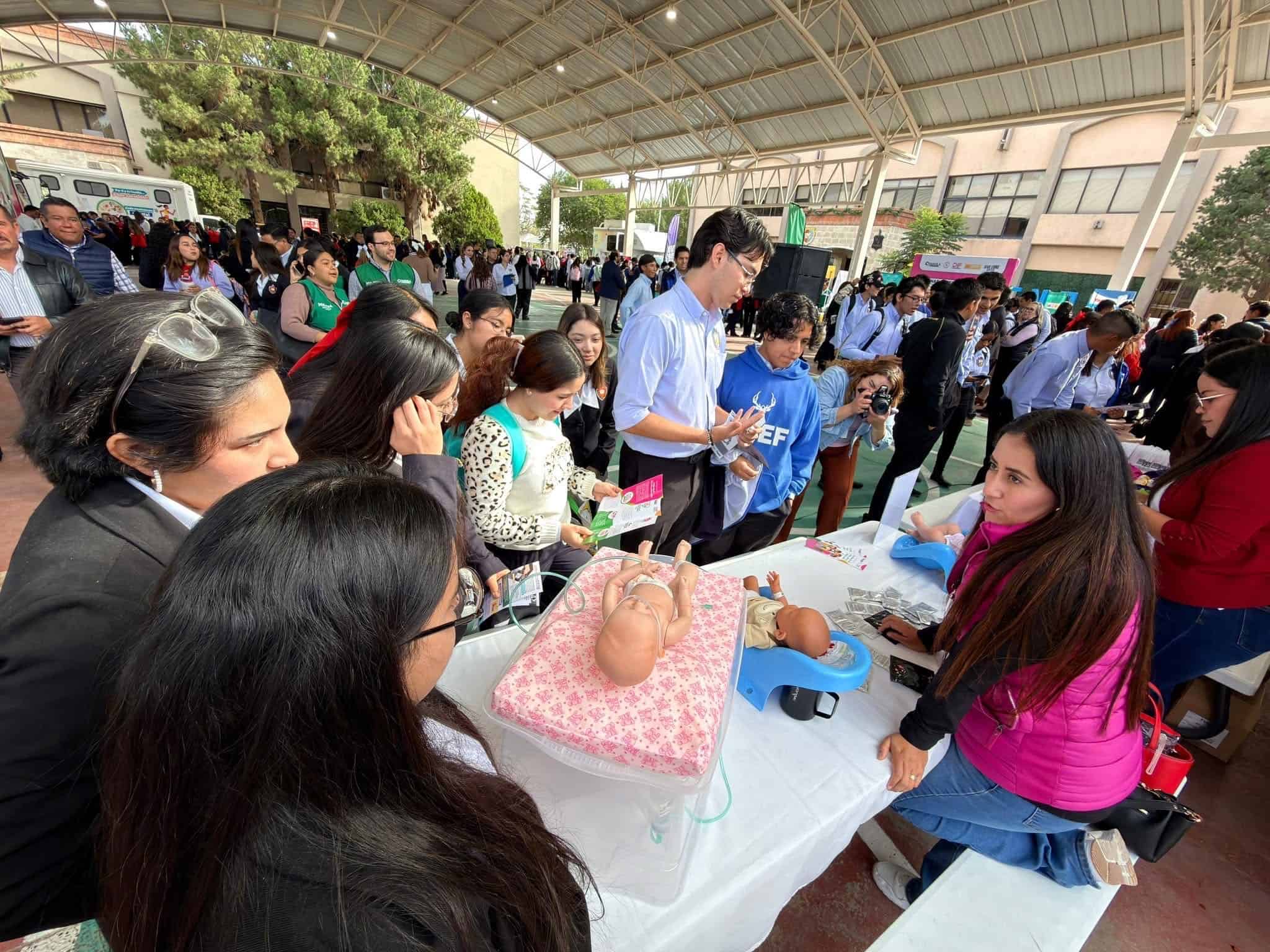 Coahuila fortalece apoyos a juventudes con súper becas y Con